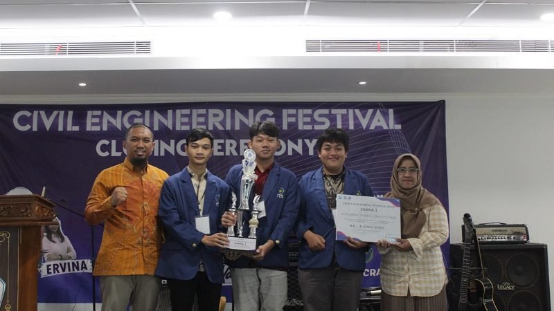 MAHASISWA ITS INOVASIKAN JALAN BERLAPIS PANEL SURYA PADA JEMBATAN - Siarindo Media