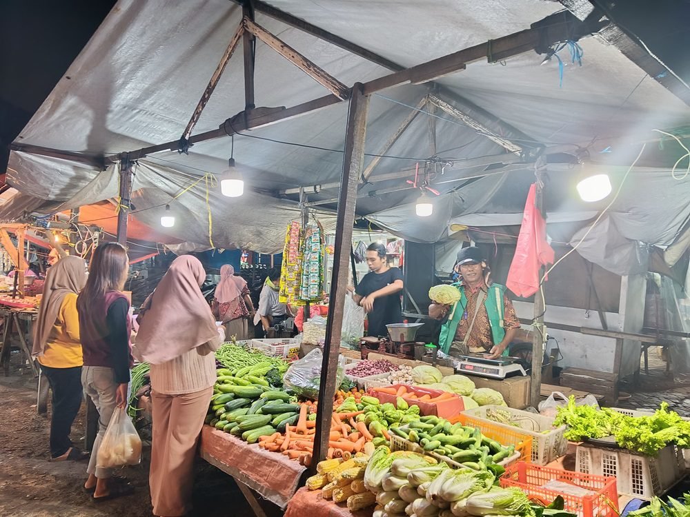 PASAR BLIMBING MALANG: TEMPAT BELANJA 24 JAM UNTUK SEMUA KEBUTUHAN ...