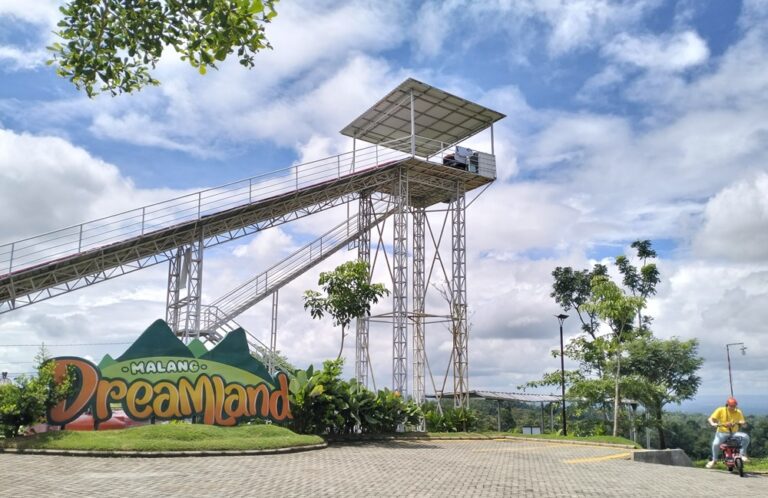 MALANG DREAMLAND: DESTINASI WISATA HITS DI MALANG DENGAN RAINBOW SLIDE ...
