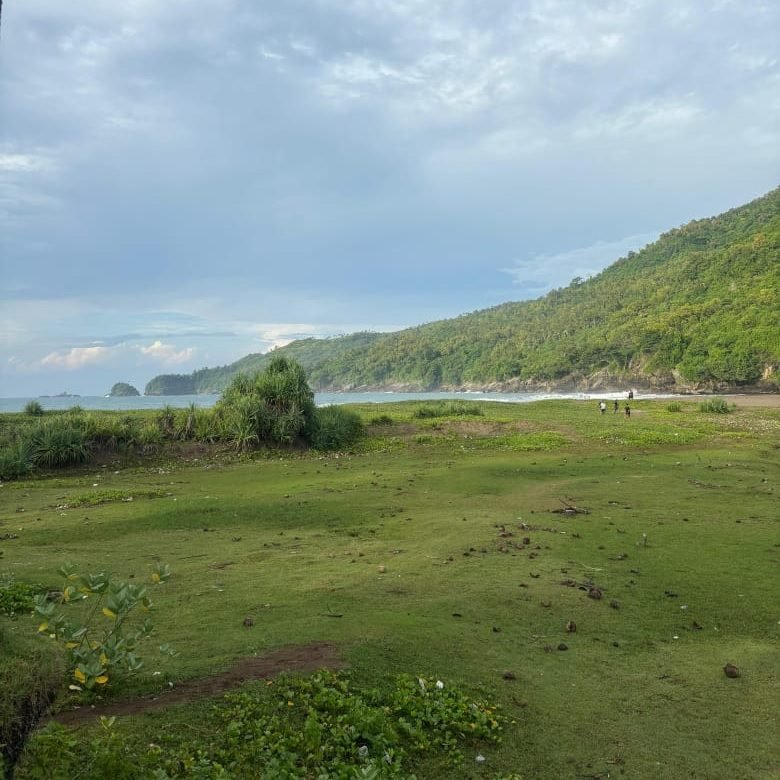 PANTAI KEBO, DESTINASI EKSOTIS DI MUNJUNGAN, TRENGGALEK - Siarindo Media