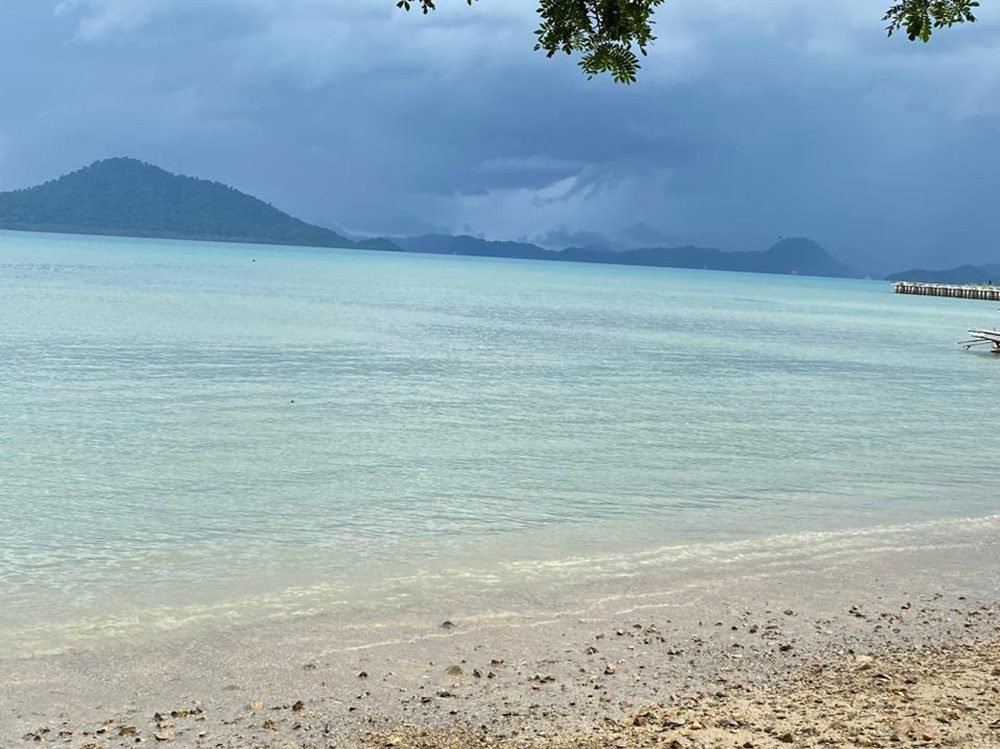 PANTAI BENSAM, DESTINASI WISATA BAHARI YANG MENAWAN DI LAMPUNG ...