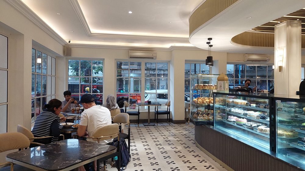 LAFAYETTE COFFE & EATERY, KAFE BERNUANSA KLASIK MODERN, JADI FAVORIT ...
