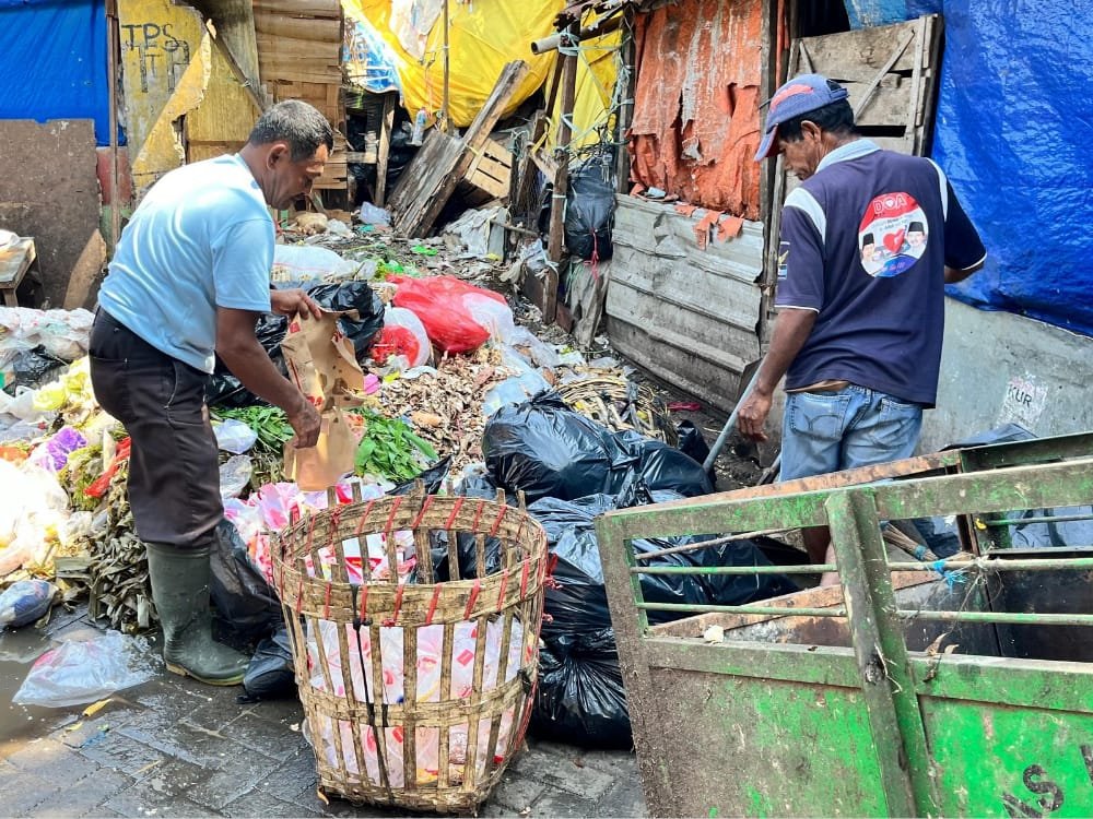 PASAR BLIMBING TAMPIL BERSIH DAN TERTATA BERKAT PERAN AKTIF PETUGAS ...