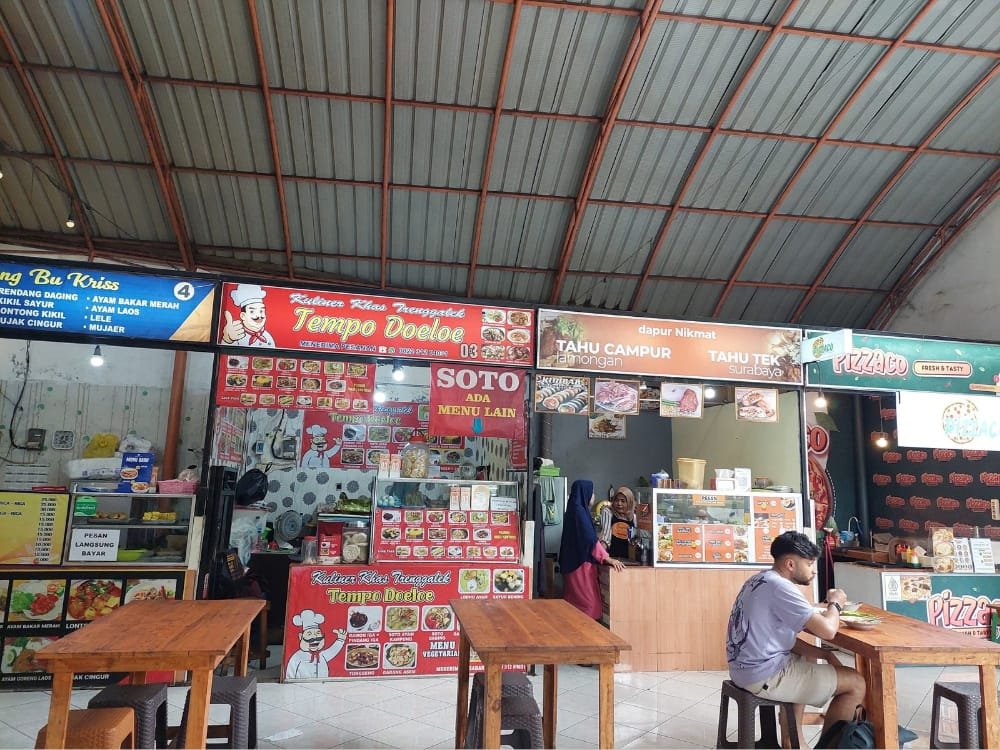 ORANGE CAFE & PUJASERA SAMPING ALUN-ALUN MALANG RAMAI PENGUNJUNG ...