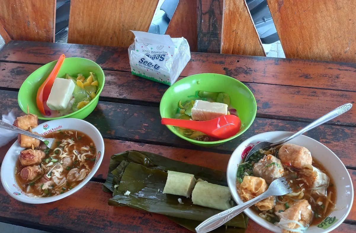 BAKSO MURAH & ES TELLER DURIAN 354: NIKMAT HEMAT DI PINGGIRAN MALANG ...
